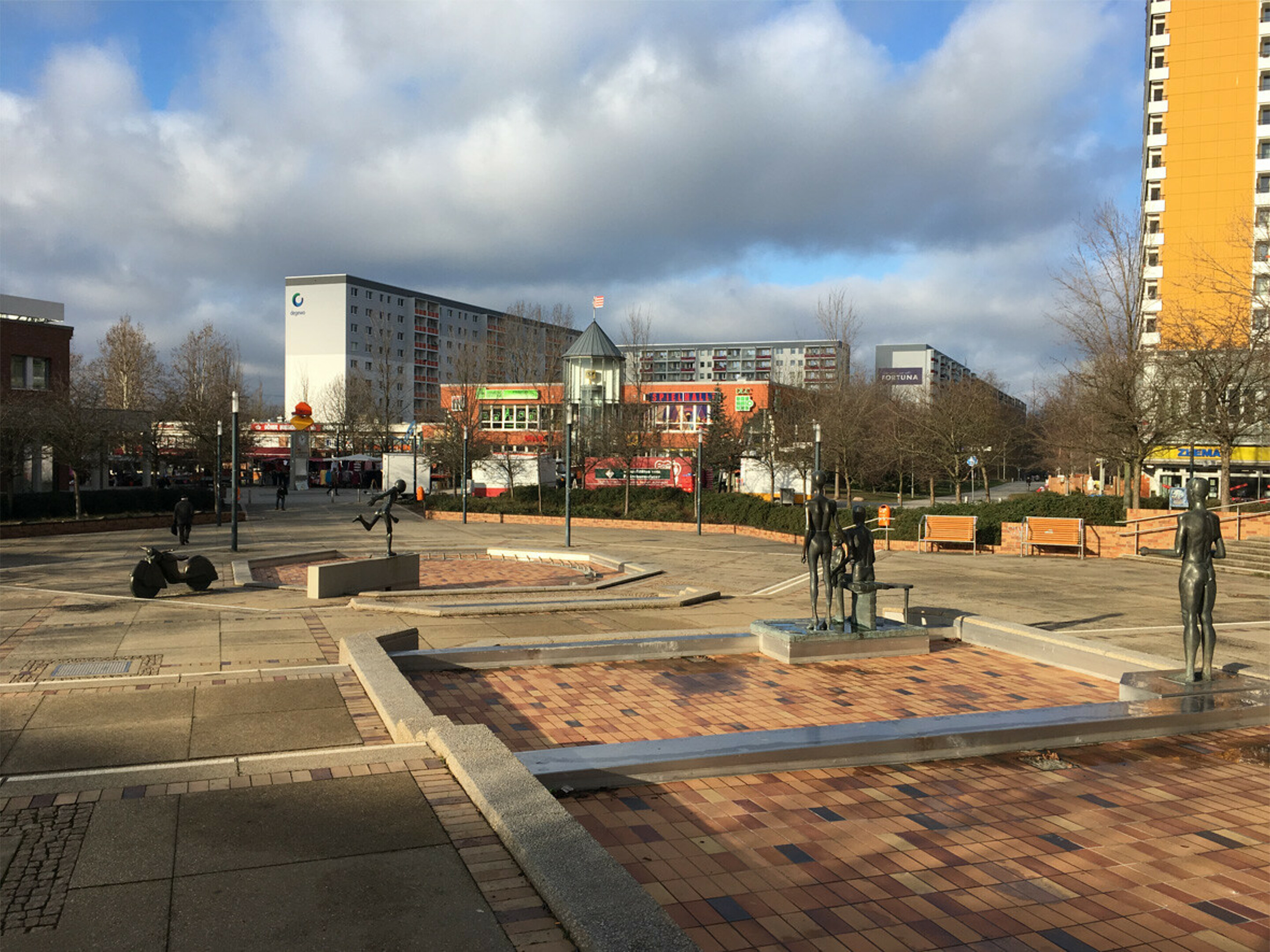 Warum heißt es … Helene-Weigel-Platz?